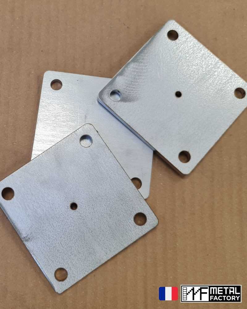 Platine d'ancrage carrée en inox 304 (A2) à souder sur des poteaux