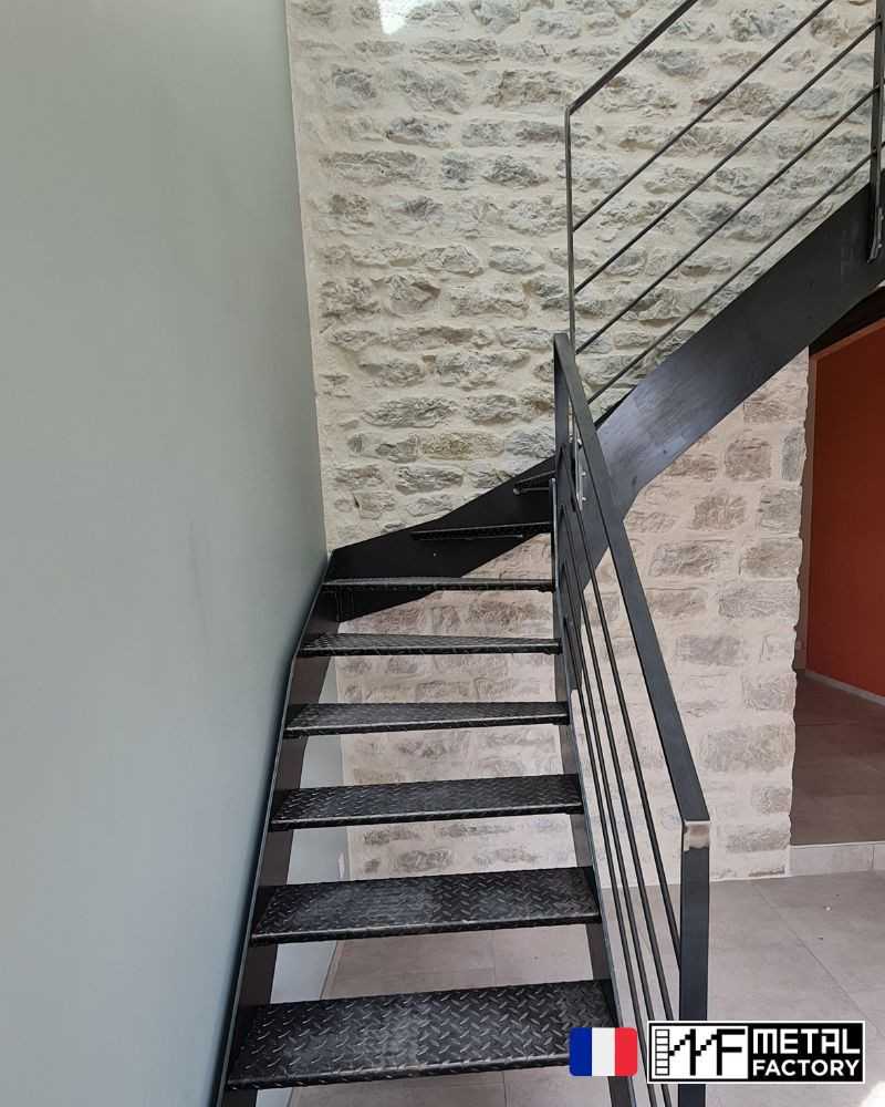 Escalier quart tournant full métal sur-mesure - Fabrication en France