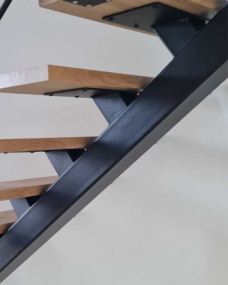 Support de marche sheet métal sur-mesure pour fixer les marches